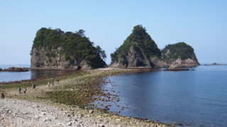 《三四郎島》の魅力と見どころを1ページでサクッと紹介！ トンボロ現象が見られる4つの島！- MAR-KER